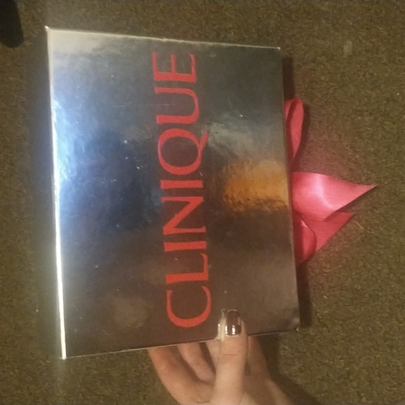 Clinique | Makeup | Clinique Sturdy Gift Box Large Size 3 9 7 Metallic ...
